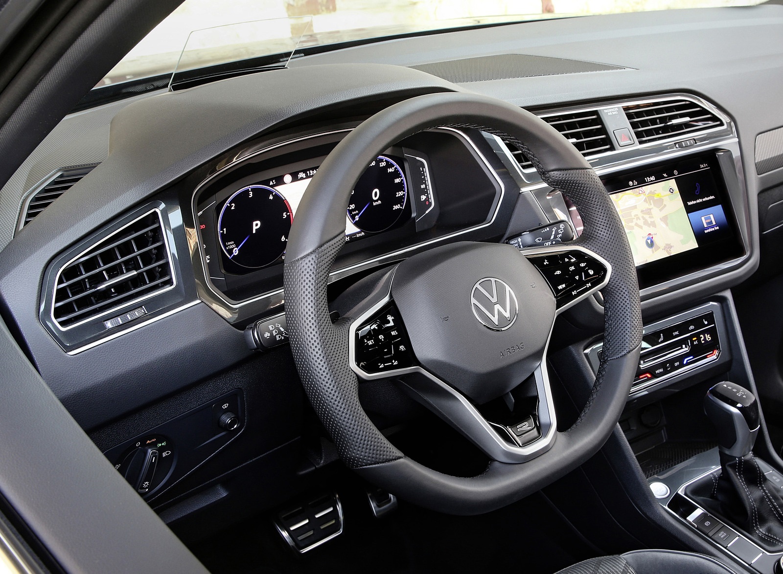 2021 Volkswagen Tiguan R-Line Interior Wallpapers (12) - NewCarCars